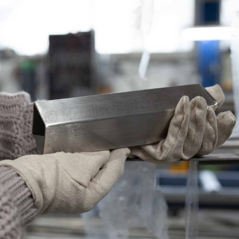 Quadratrohr Edelstahl Vierkant 40x40x4mm K240 | Spiller